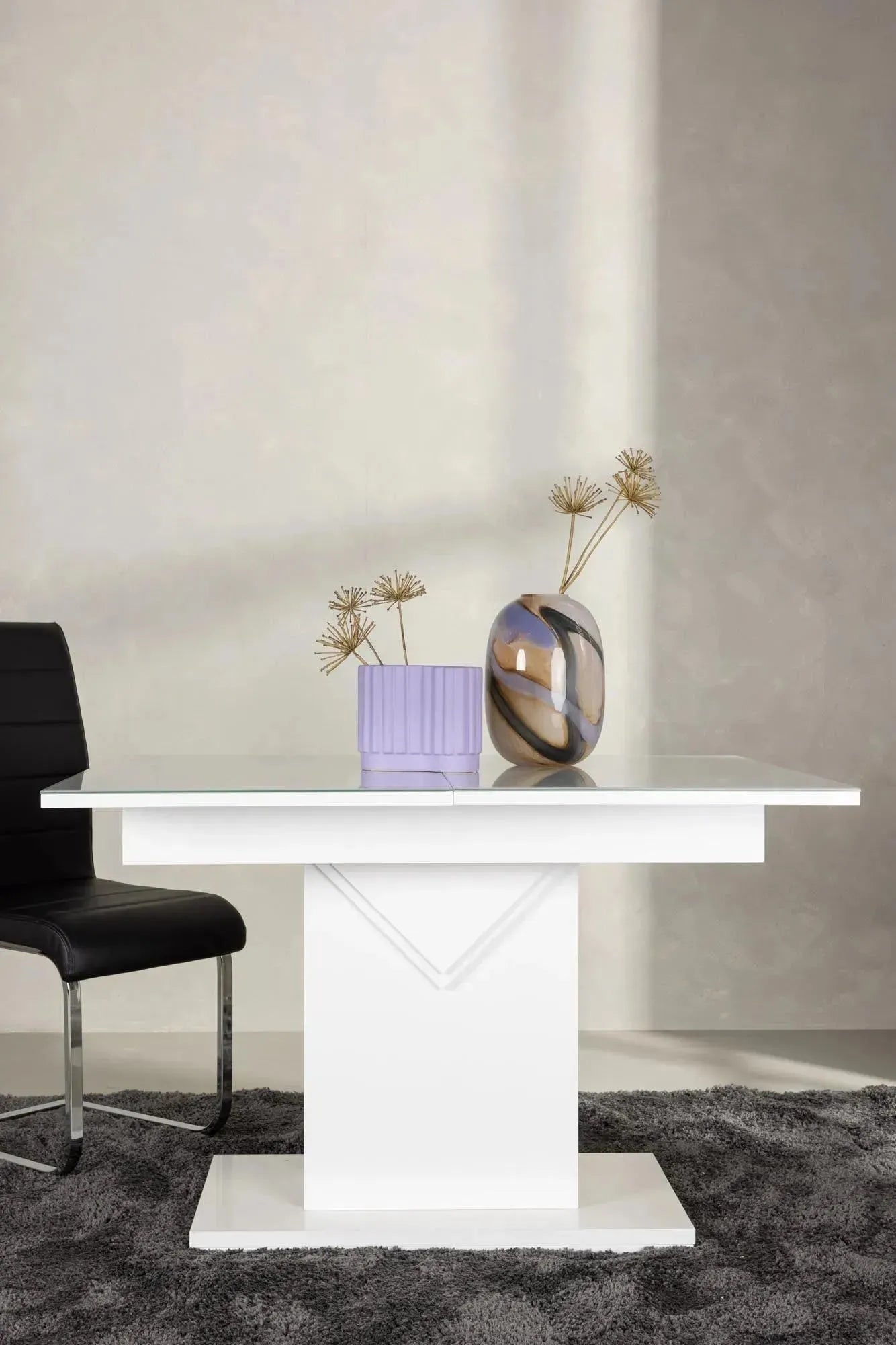 Pluto extendable table from Venture Home – Style & Flexibility